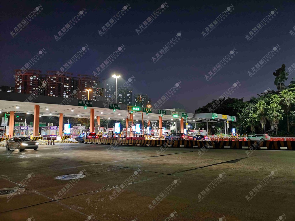 LED Advertising Sign at Guangzhou Guangyuan Station, Zhongshan Avenue ...